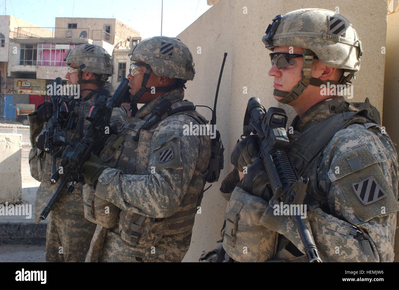 U.S. Army Soldiers from 3rd Squadron, 7th Cavalry Regiment, 3rd ...