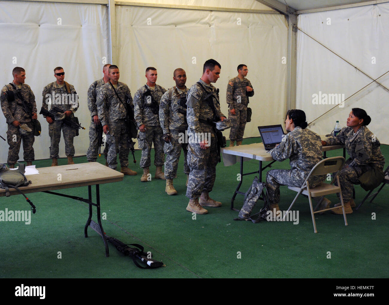 Soldiers of 2nd Armored Brigade Combat Team, 4th Infantry Division in ...