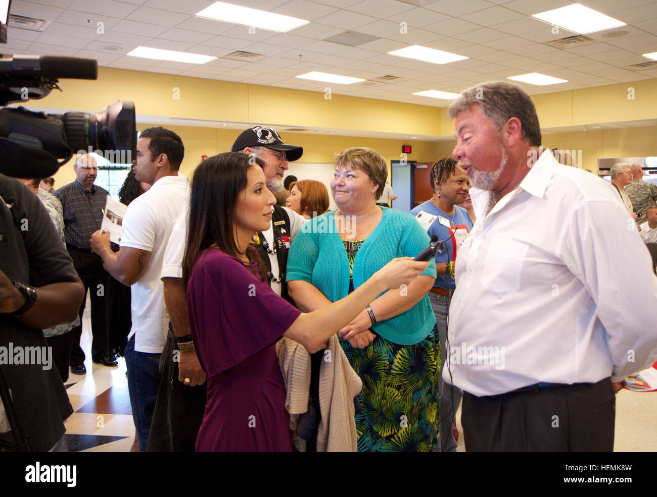 Ed Elliott, father of Spc. Daniel Lucas Elliott, talks to Sheyenne ...