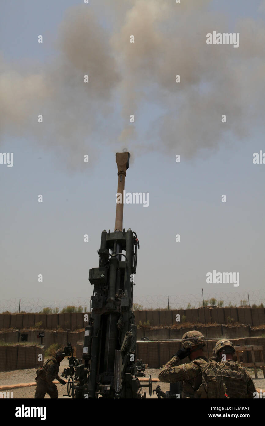 U.S. Army soldiers with 4th Battalion, 320th Field Artillery Regiment ...