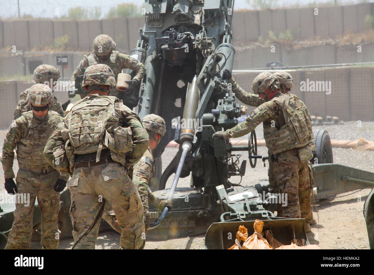 U.S. Army soldiers with 4th Battalion, 320th Field Artillery Regiment ...