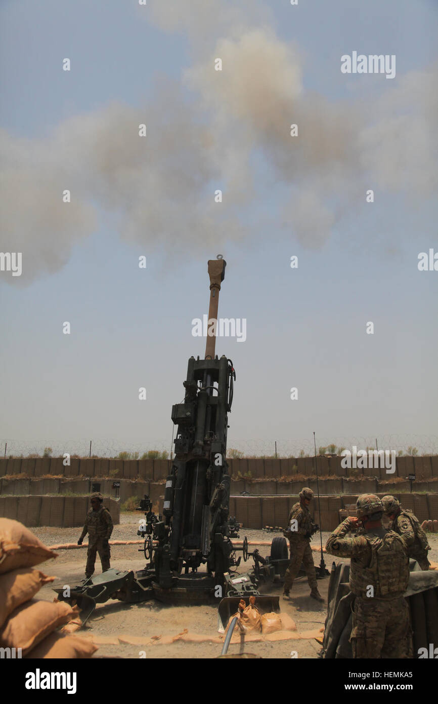 U.S. Army soldiers with 4th Battalion, 320th Field Artillery Regiment ...