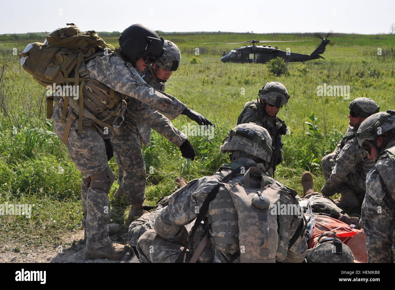 An air medical evacuation team assesses simulated injuries of Soldiers ...