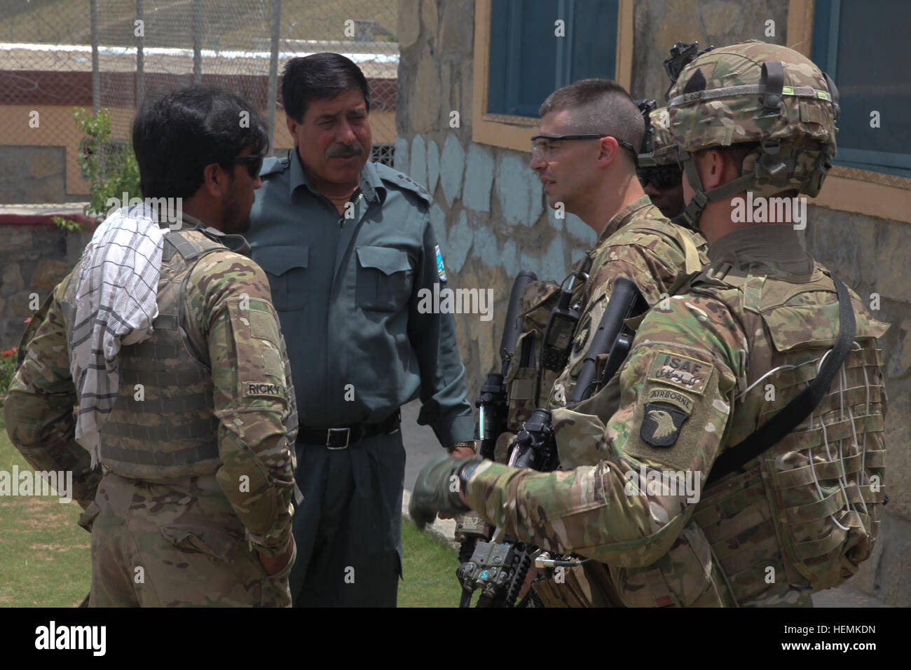 U.S. Army soldiers with Easy Company, 2nd Battalion, 506th Infantry ...