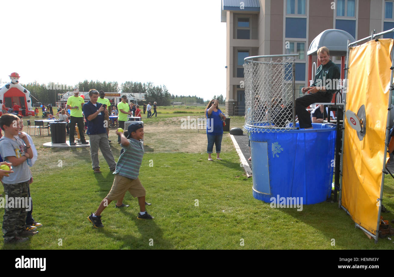 Dunk tank hi-res stock photography and images - Alamy