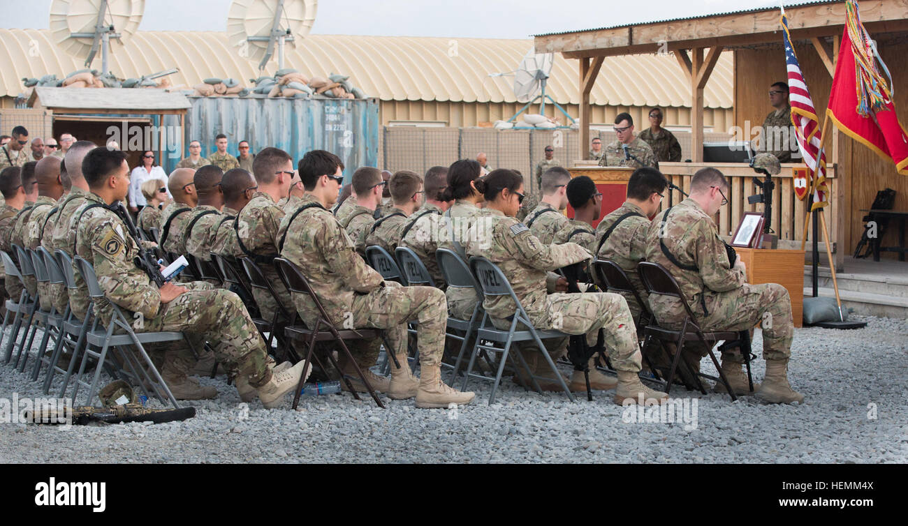 U.S. Army Soldiers assigned to 55th Signal Company (Combat Camera ...