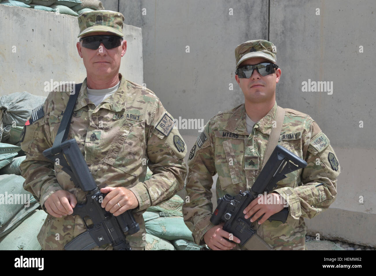 Pose for a photo at kandahar airfield hi-res stock photography and ...