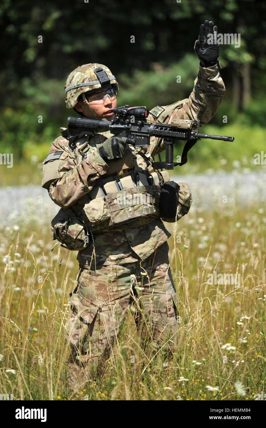 Soldiers hand signals hi-res stock photography and images - Alamy