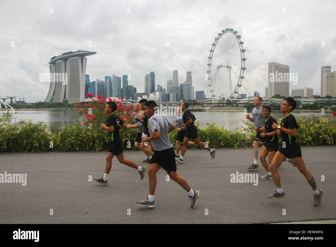 Singaporean soldiers with 2nd Battalion, Singapore Infantry Regiment ...