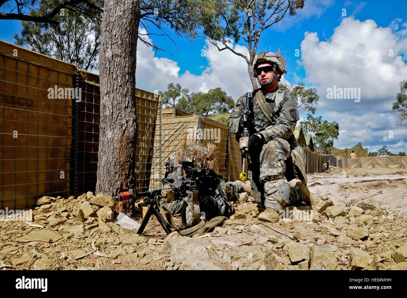 U.S. Army paratroopers from Apache Company, 1st Battalion, 501st ...