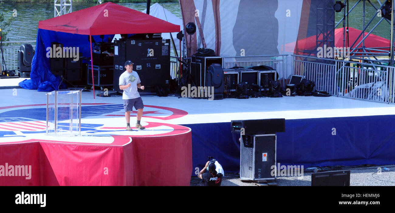 Mike Rowe, host of Discovery Channel's "Dirty Jobs" and Eagle Scout ...