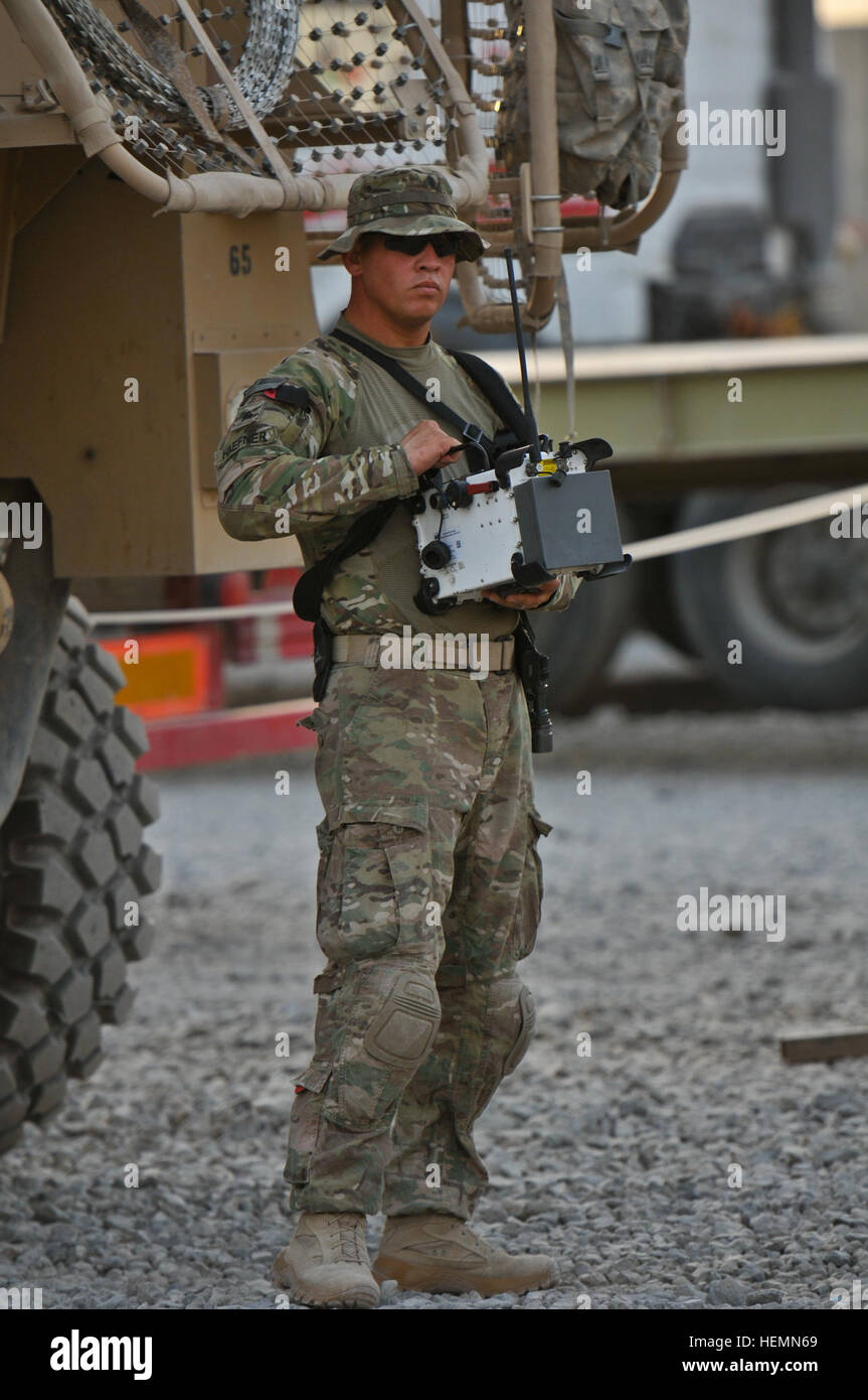 A U.S. Army soldier with Alpha Troop, Regimental Support Squadron ...