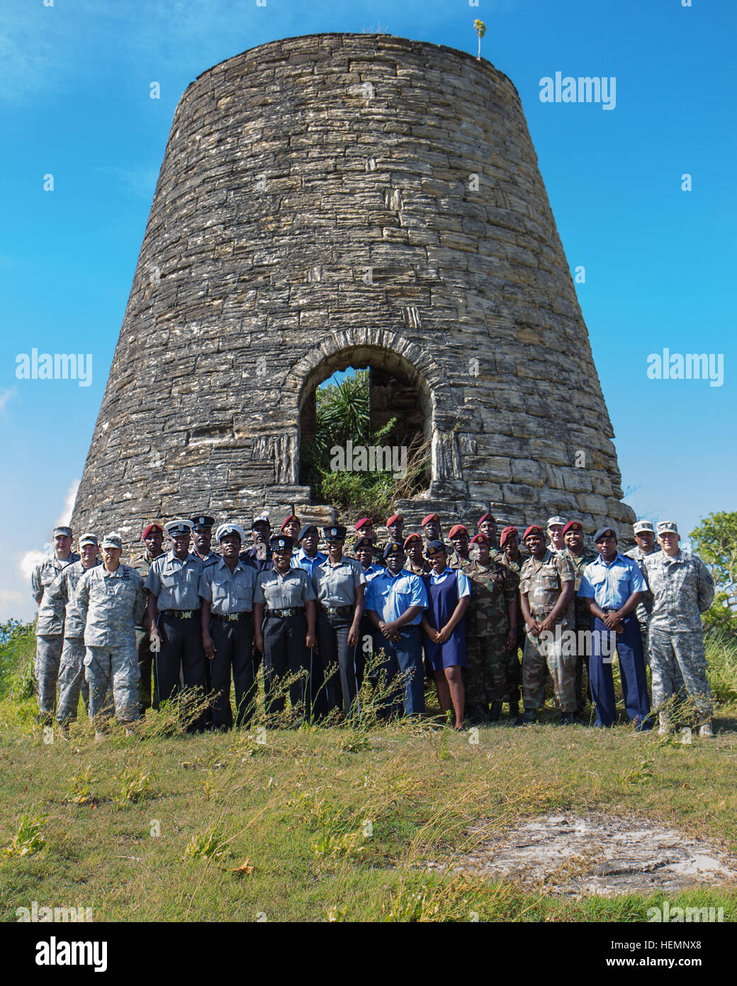 U.S. Soldiers with the 211th Regional Training Institute, and members ...