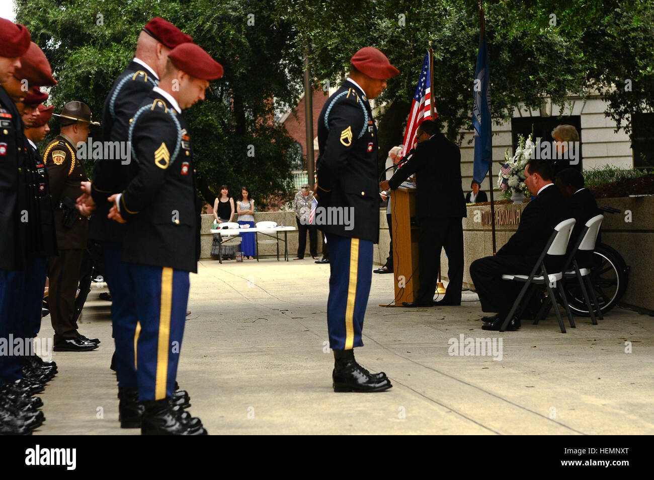 Members of the 2nd Battalion, 325th Airborne Infantry Regiment, 2nd ...