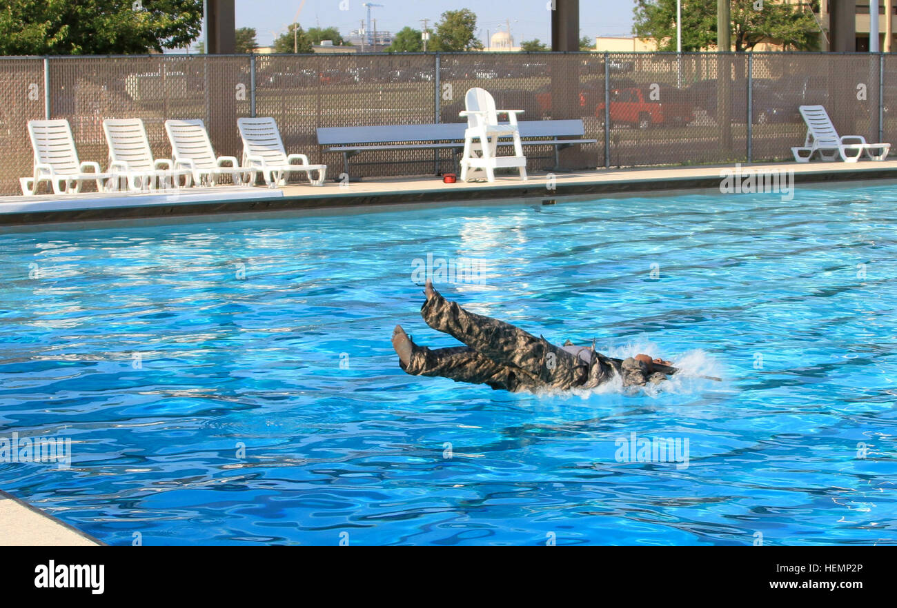 U.S. Soldiers with the 67th Forward Support Company, 2nd Battalion ...