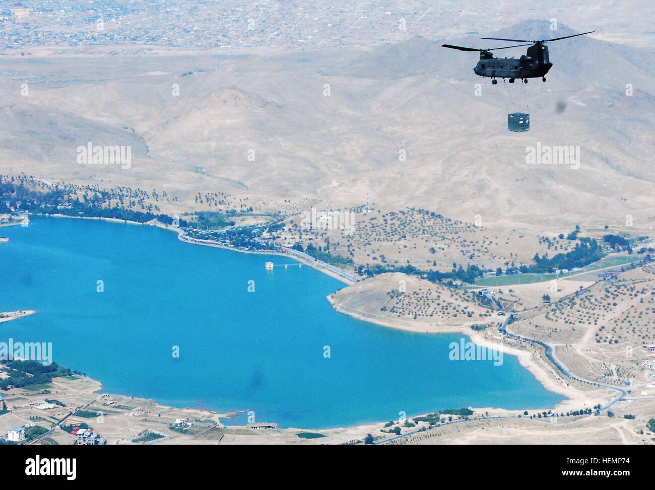 Sling load a container to a ch 47 chinook helicopter hi-res stock ...