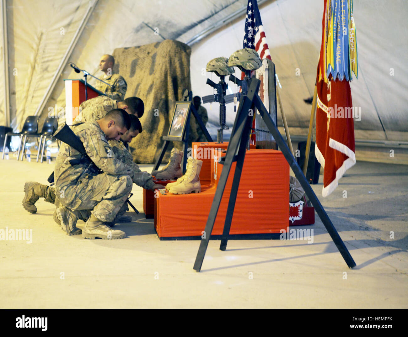 U. S. Soldiers with the 40th Mobility Augmentation Company, 8th ...