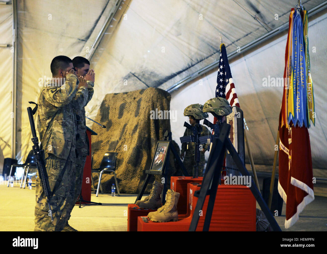 U. S. Soldiers with the 40th Mobility Augmentation Company, 8th ...