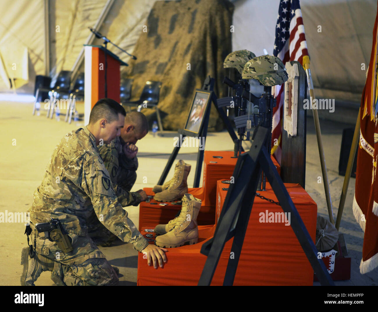 U. S. Soldiers with the 40th Mobility Augmentation Company, 8th ...