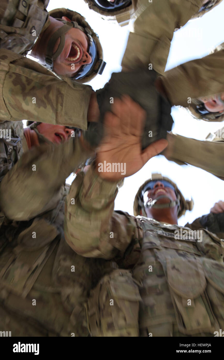 U.S. Soldiers from 6th platoon (Lost Boys), Battery B, 4th Battalion ...