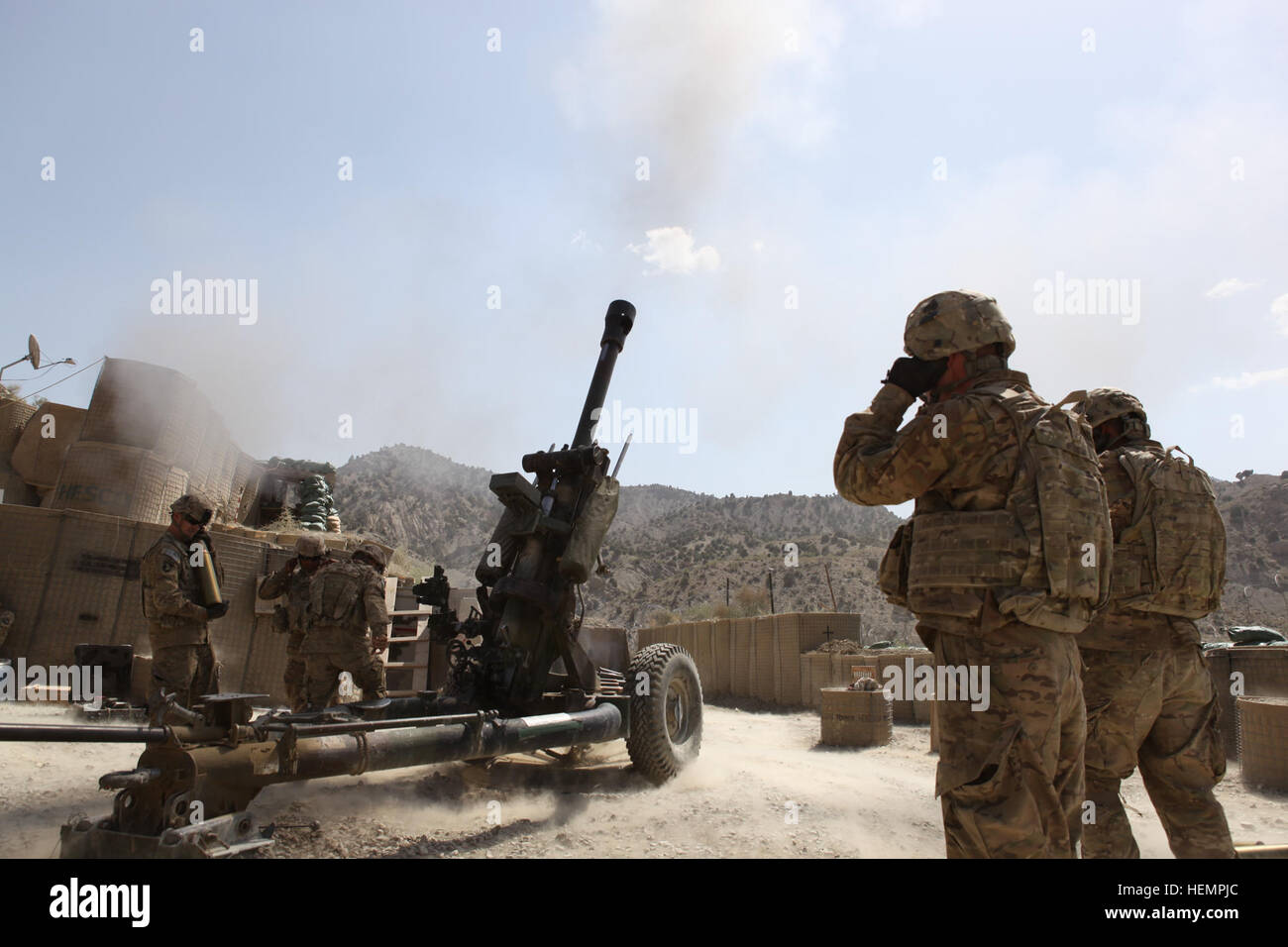U.S. Soldiers from 6th platoon (Lost Boys), Battery B, 4th Battalion ...