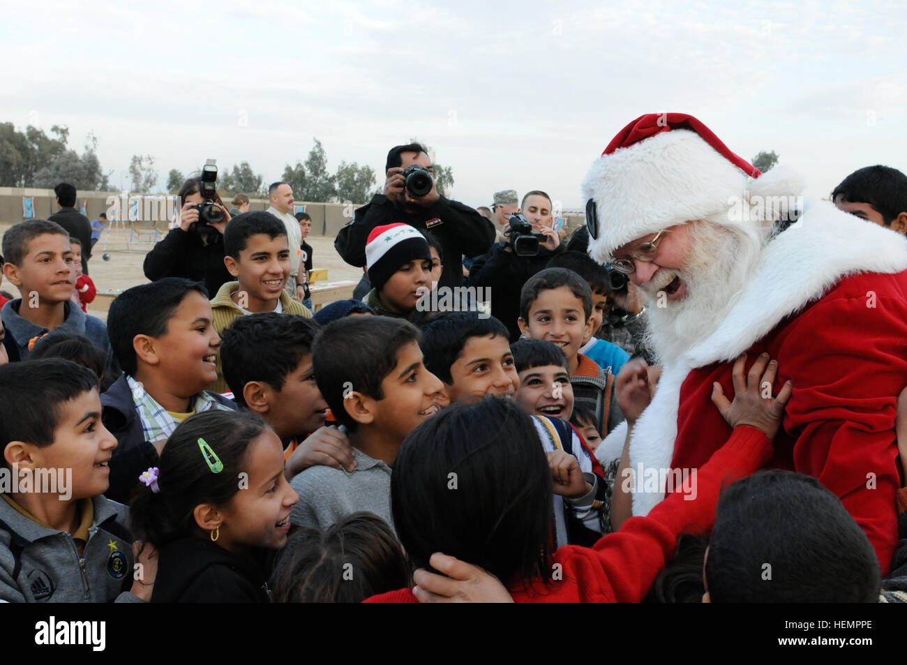 U.S. Soldiers, Sailors, Airman, and Marines volunteer to help Iraqi Boy ...