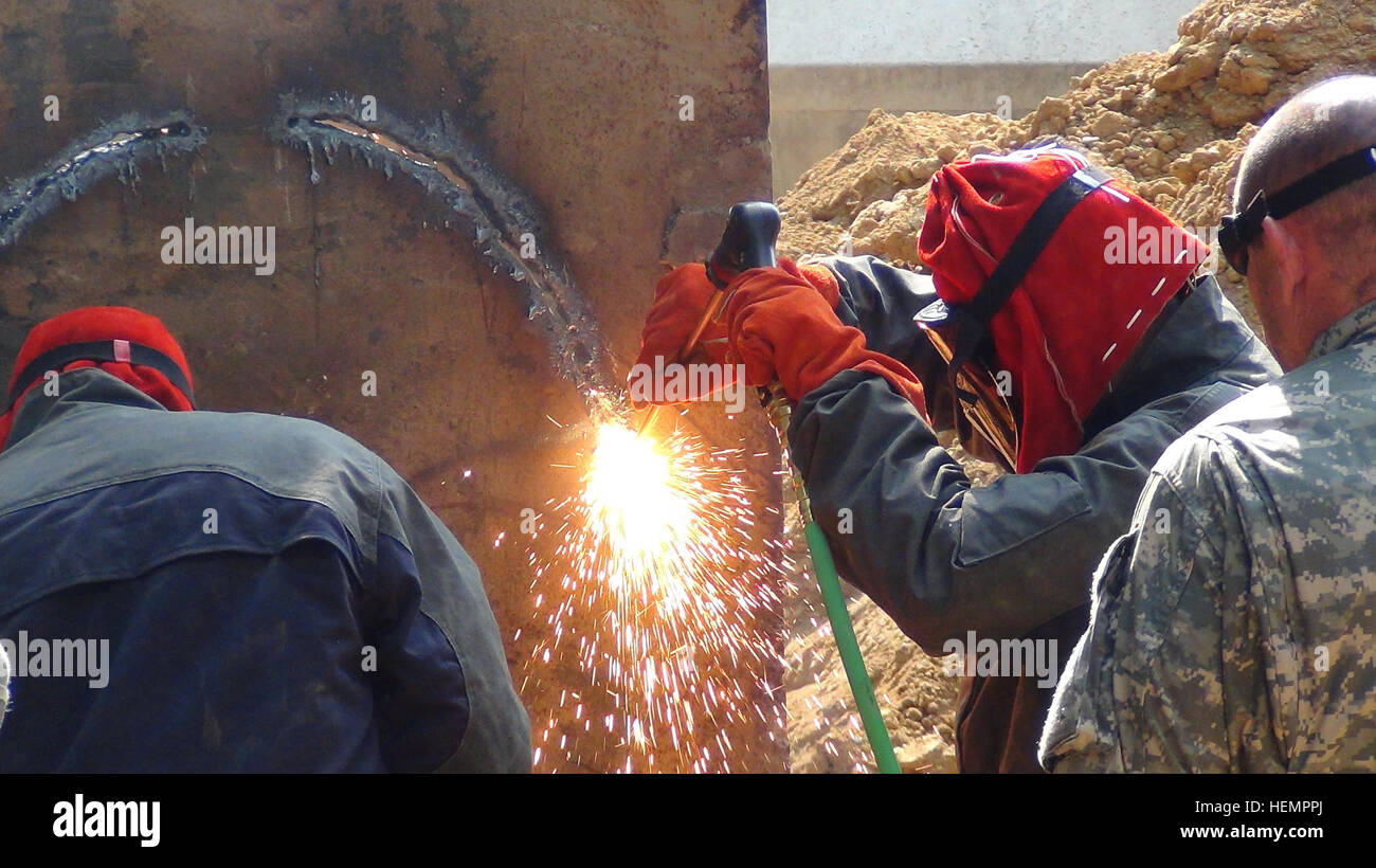 (Right) Dana Guy, an operational adviser and primary subterranean ...