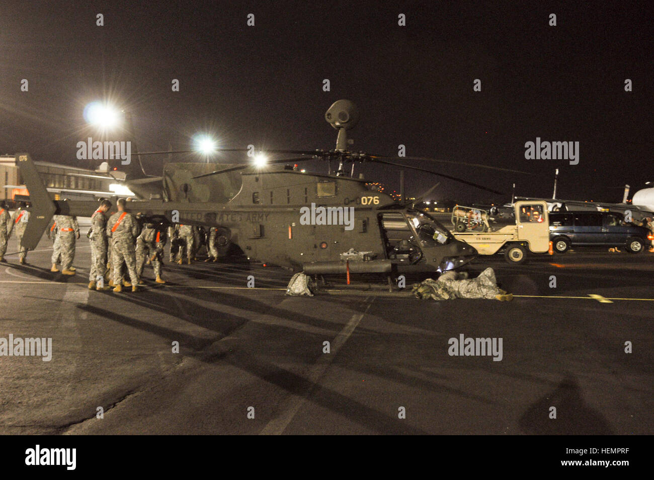 U.S. Soldiers with the 25th Combat Aviation Brigade, 25th Infantry ...