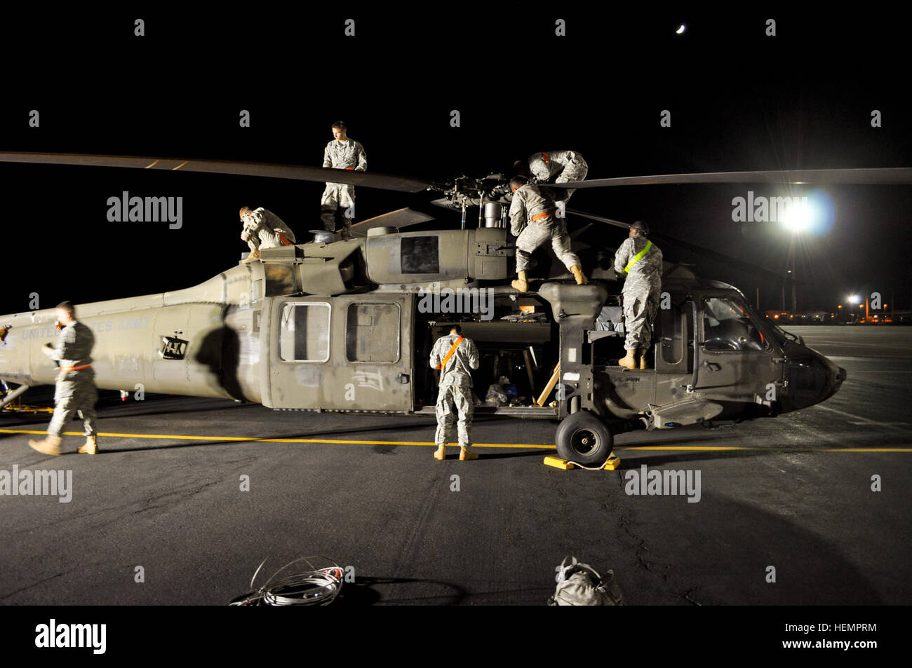 U.S. Soldiers with the 25th Combat Aviation Brigade, 25th Infantry ...