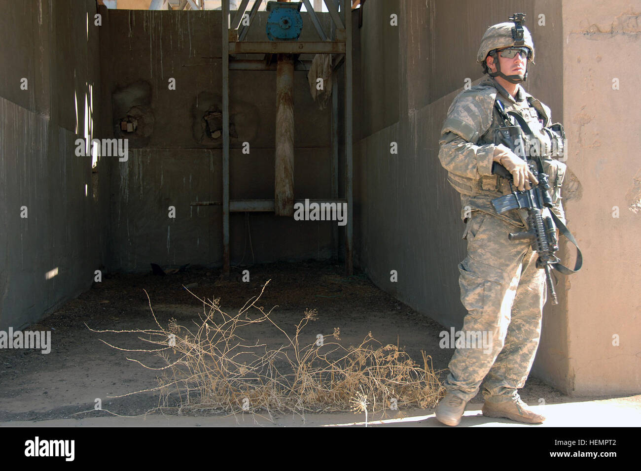 A U.S. Army Soldier of 4th Platoon, Delta Company, 27th Infantry ...