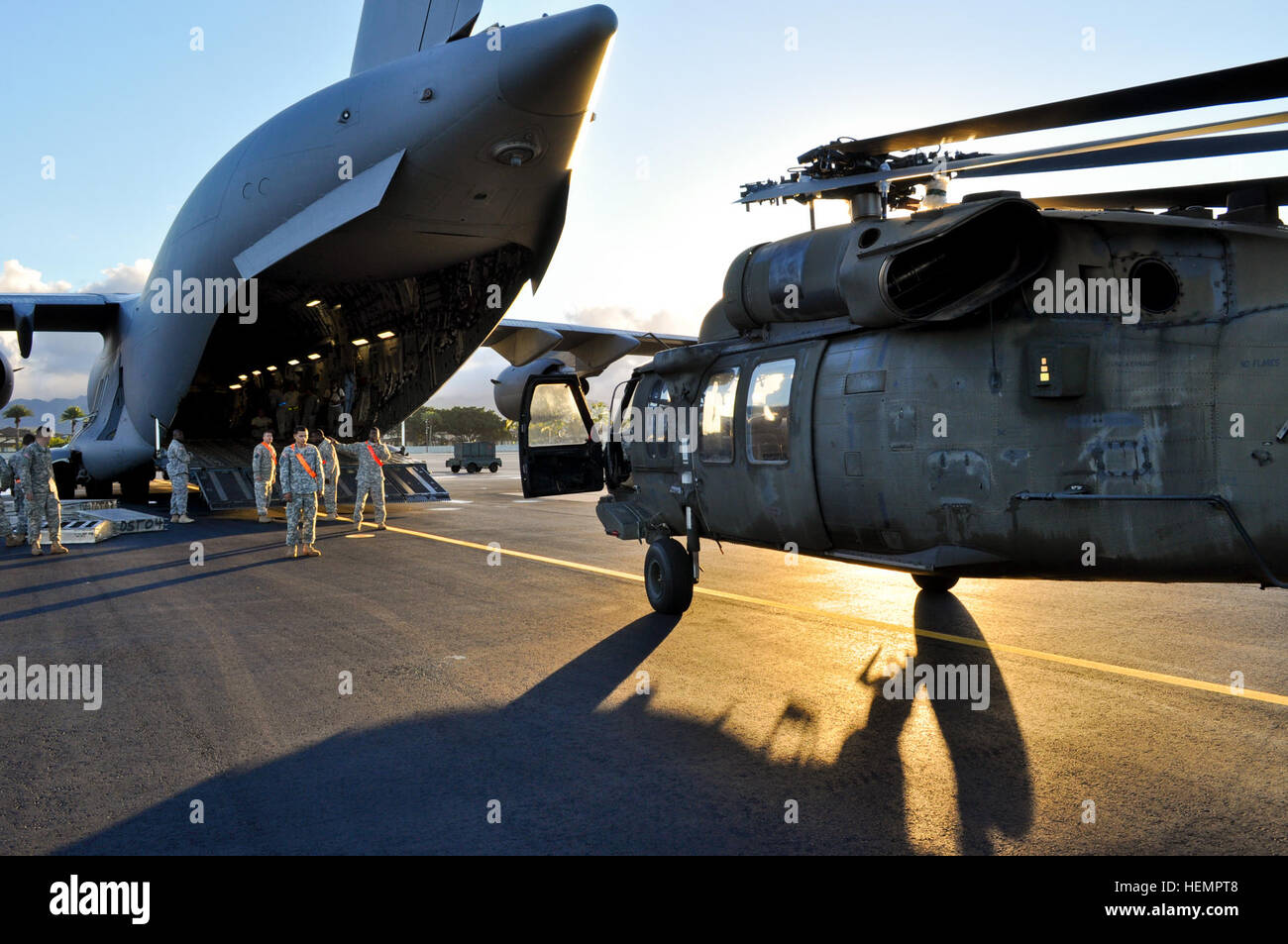 U.S. Soldiers with the 25th Combat Aviation Brigade, 25th Infantry ...