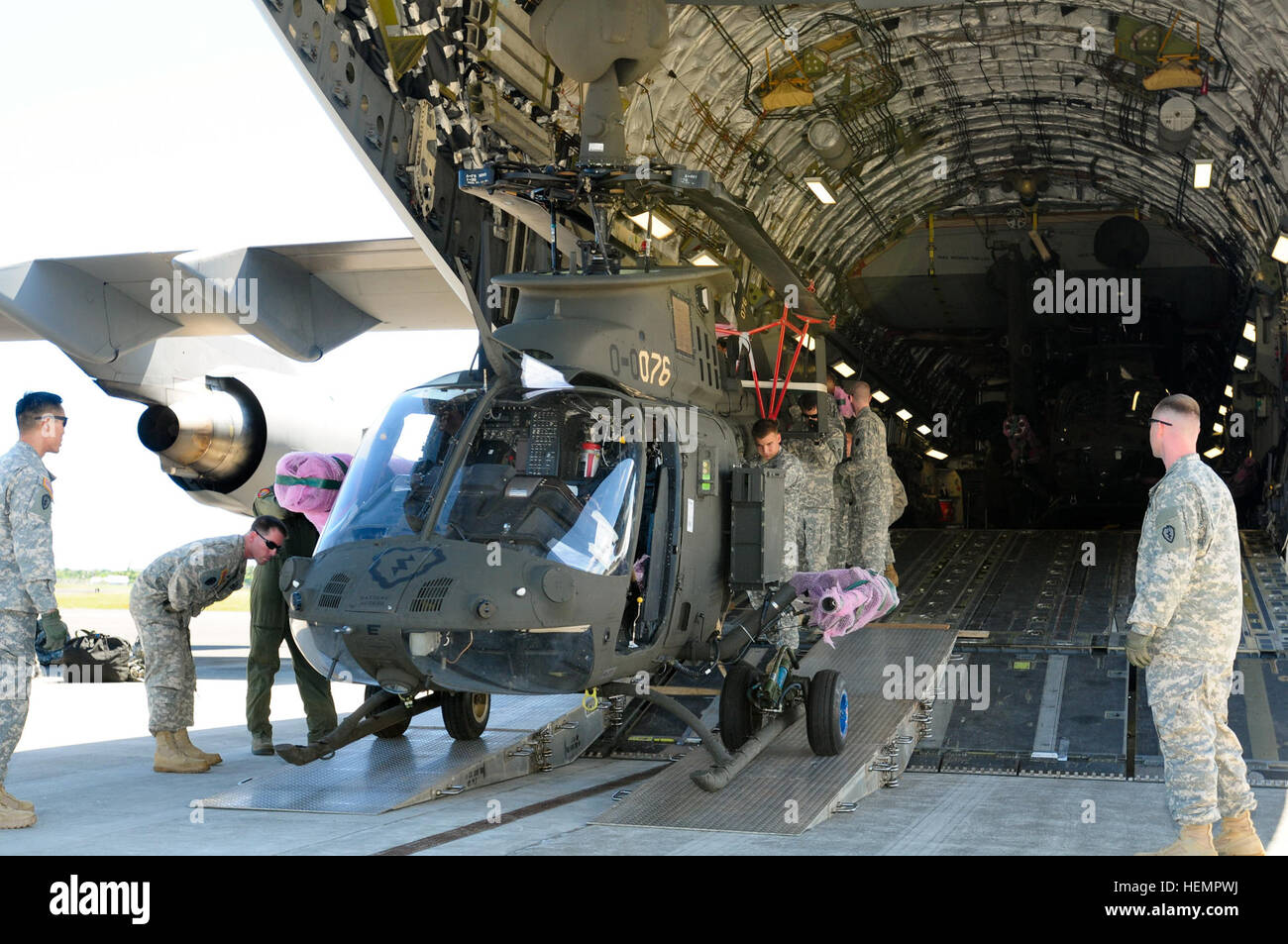 U.S. Soldiers with the 25th Combat Aviation Brigade, 25th Infantry ...