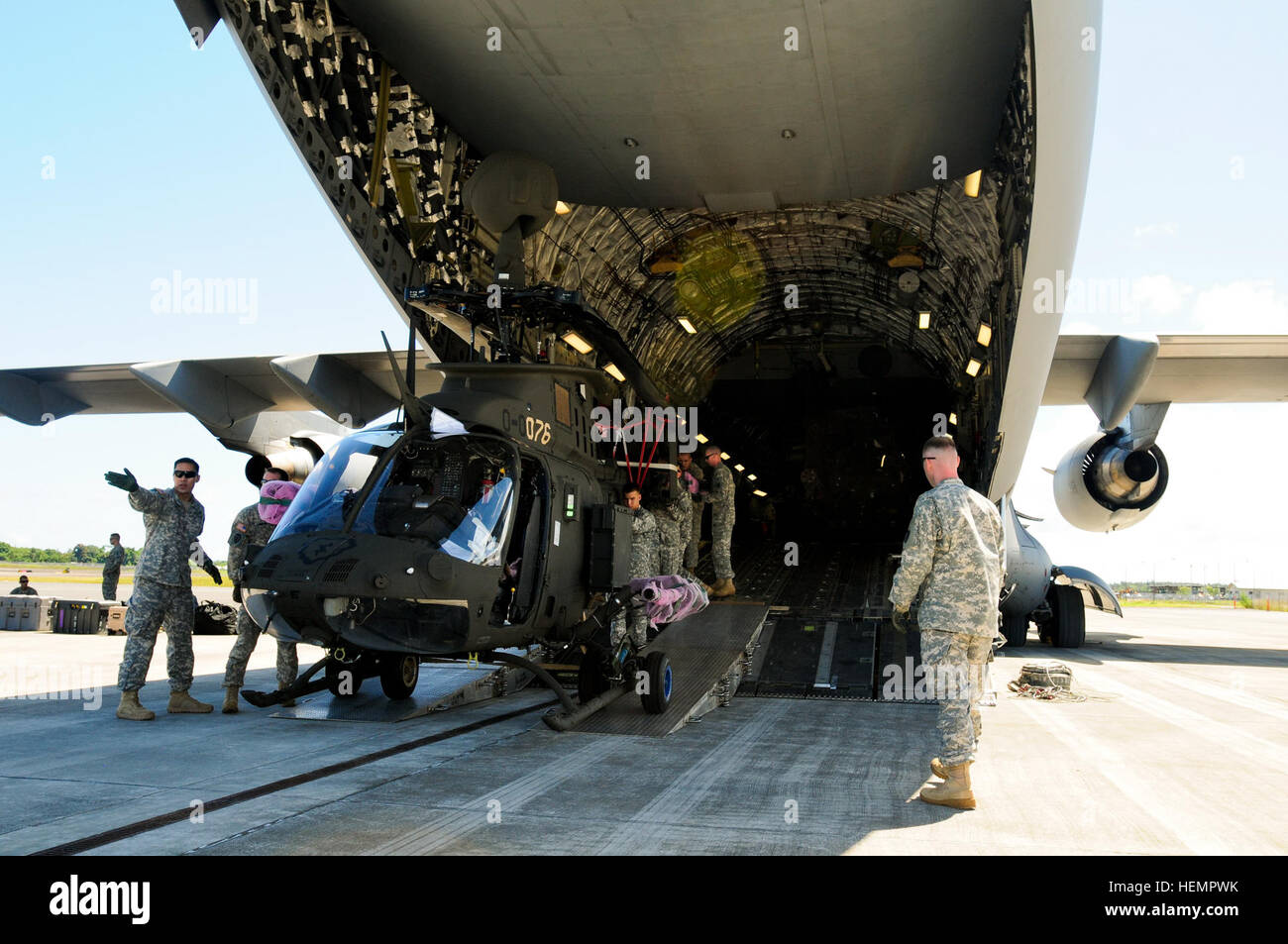 U.S. Soldiers with the 25th Combat Aviation Brigade, 25th Infantry ...