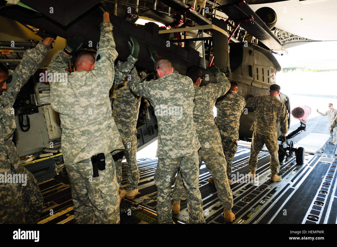 U.S. Soldiers with the 25th Combat Aviation Brigade, 25th Infantry ...