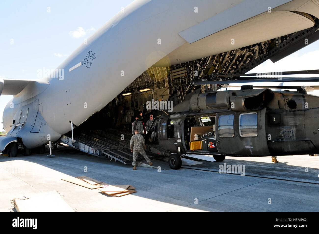 U.S. Soldiers with the 25th Combat Aviation Brigade, 25th Infantry ...
