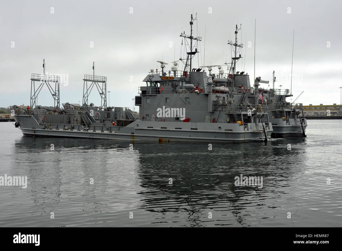 U s army vessel palo alto tows lcu 2030 hi-res stock photography and ...