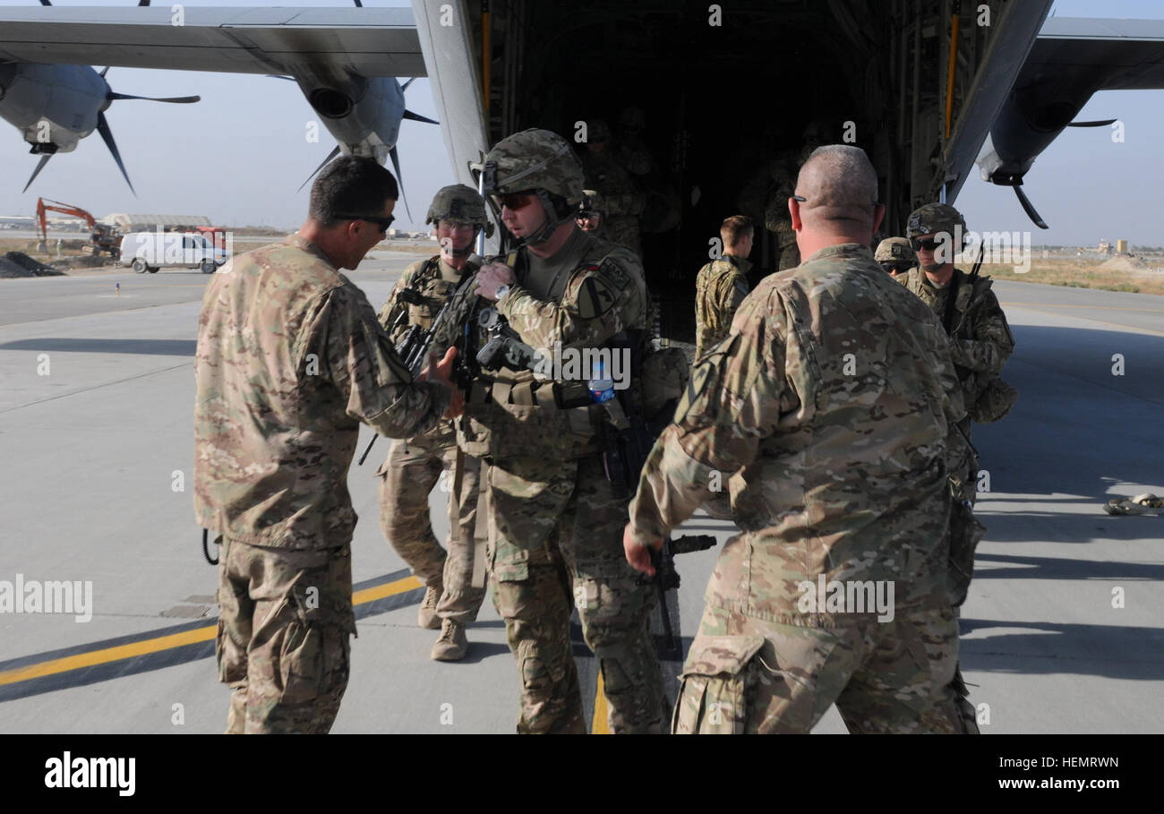 Col. Robert Whittle Jr. (left), commander of the 2nd Armored Brigade ...