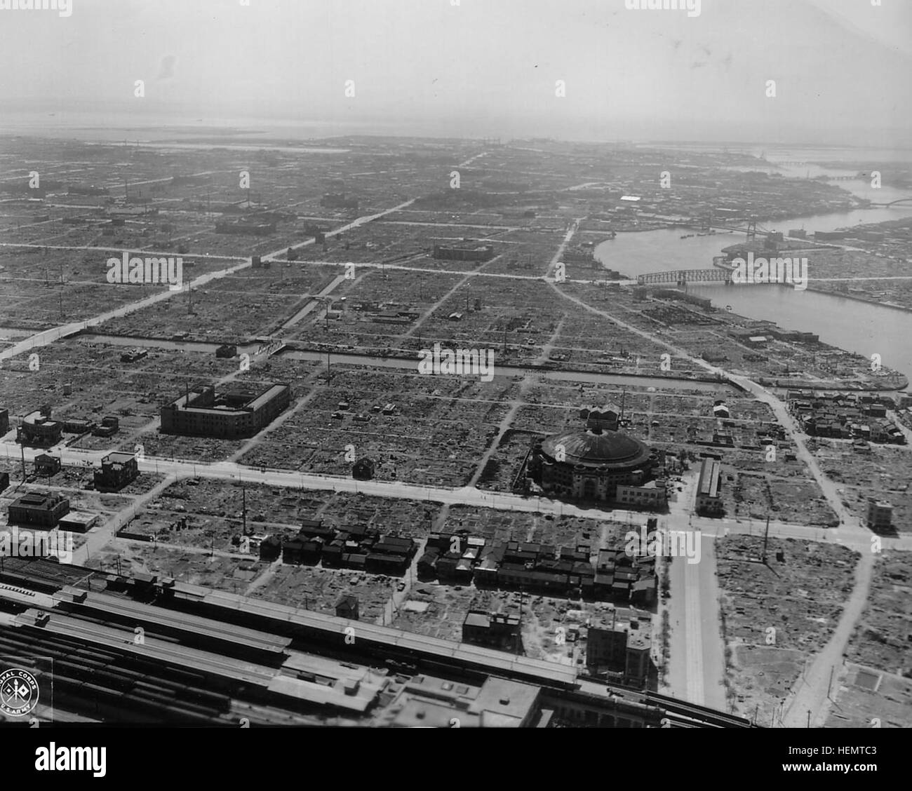 Bomb damage in tokyo hi-res stock photography and images - Alamy