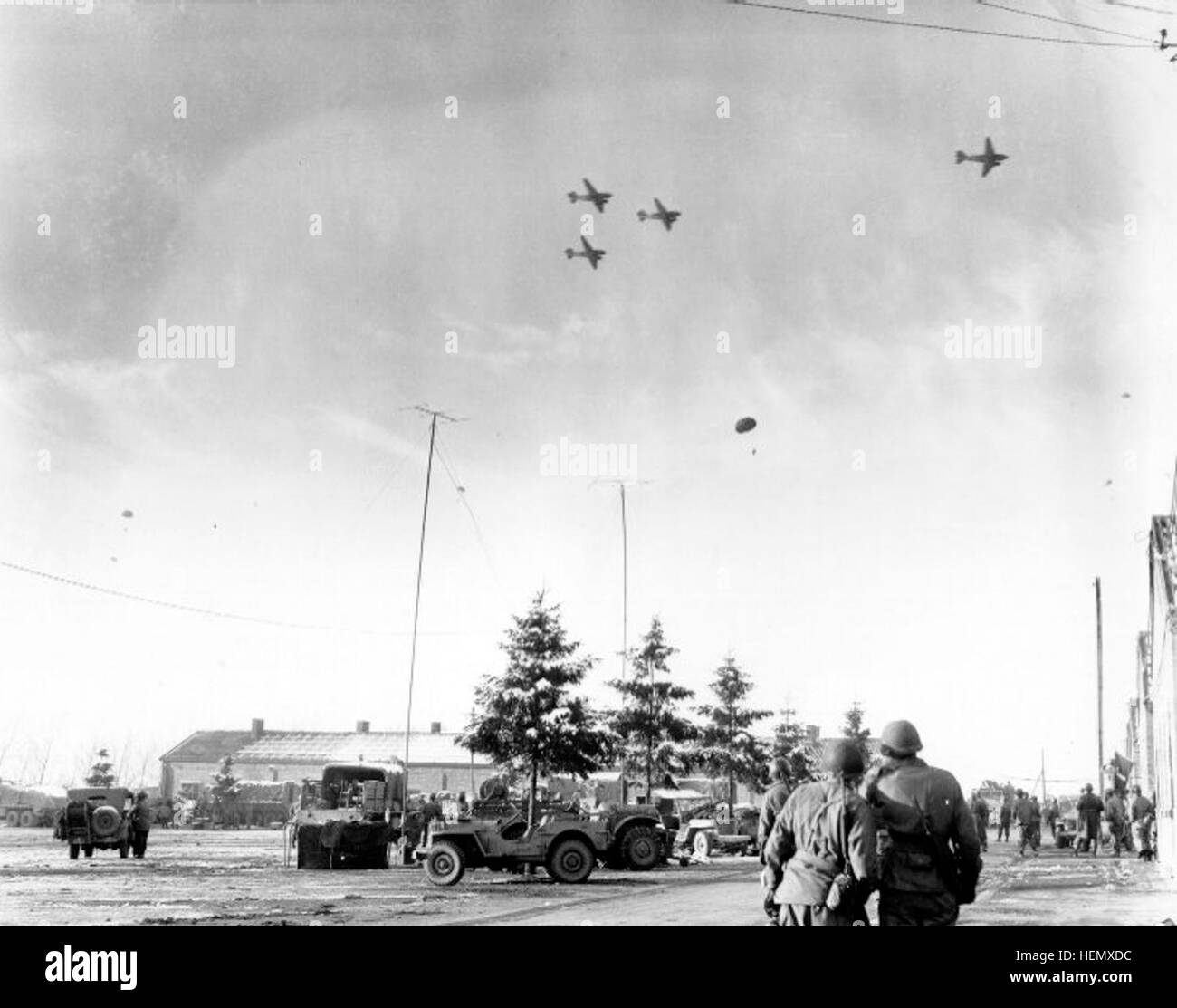 Watching C-47%%%%%%%%E2%%%%%%%%80%%%%%%%%99s drop supplies Stock Photo ...