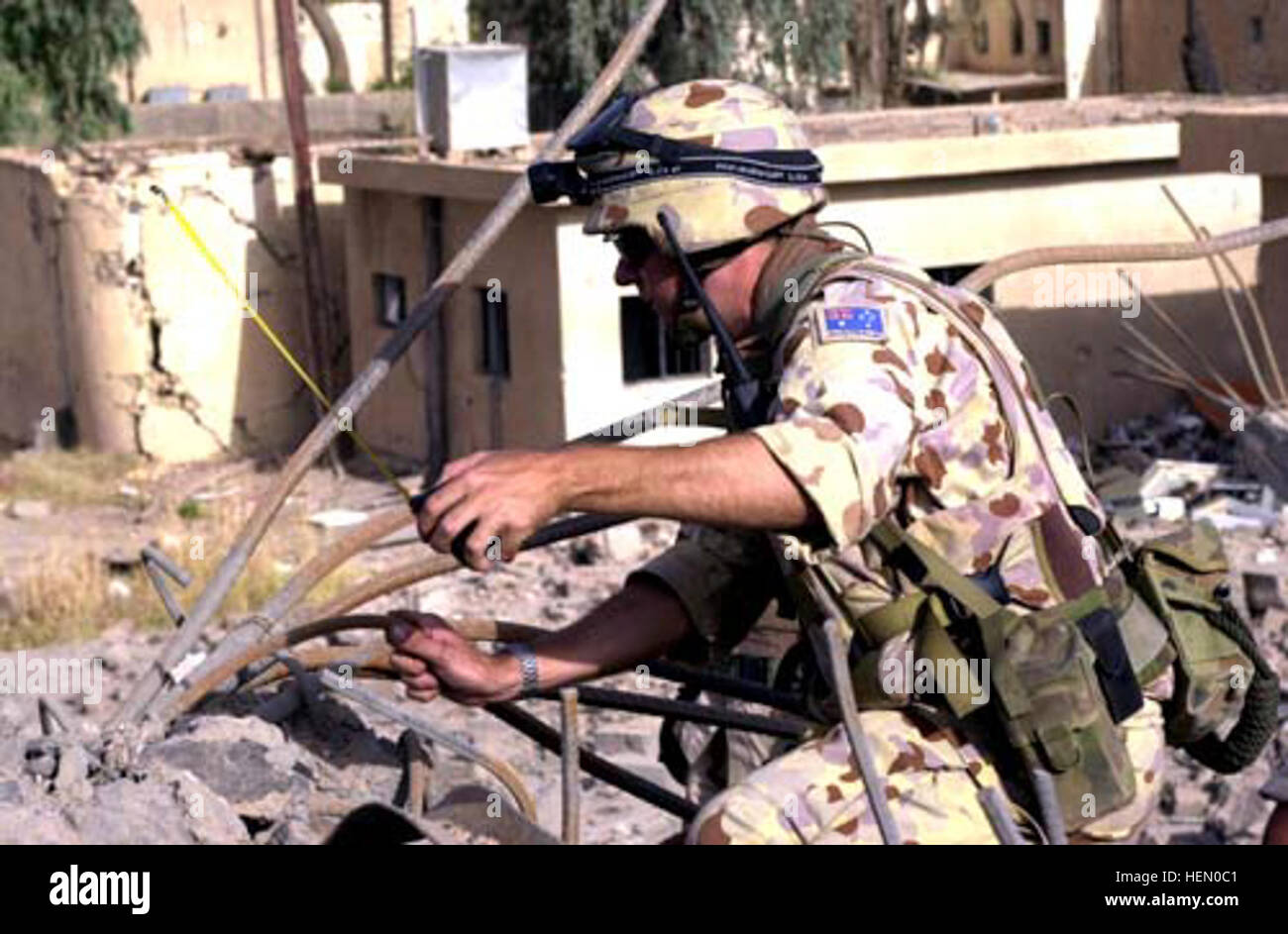 RAAF weapons assessment Iraq 2003 Stock Photo - Alamy