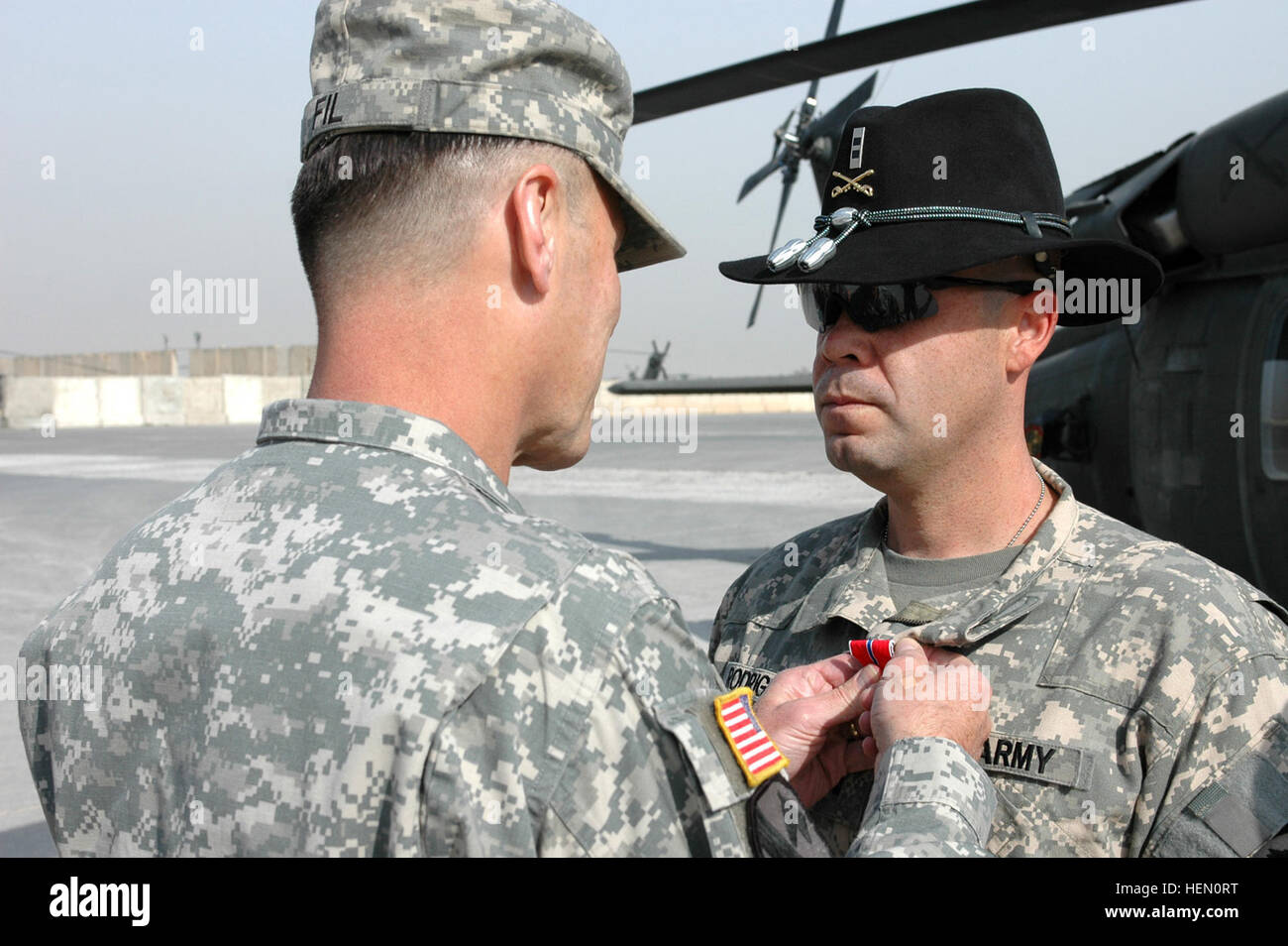 Commanding general visits 1st acb hi-res stock photography and images ...