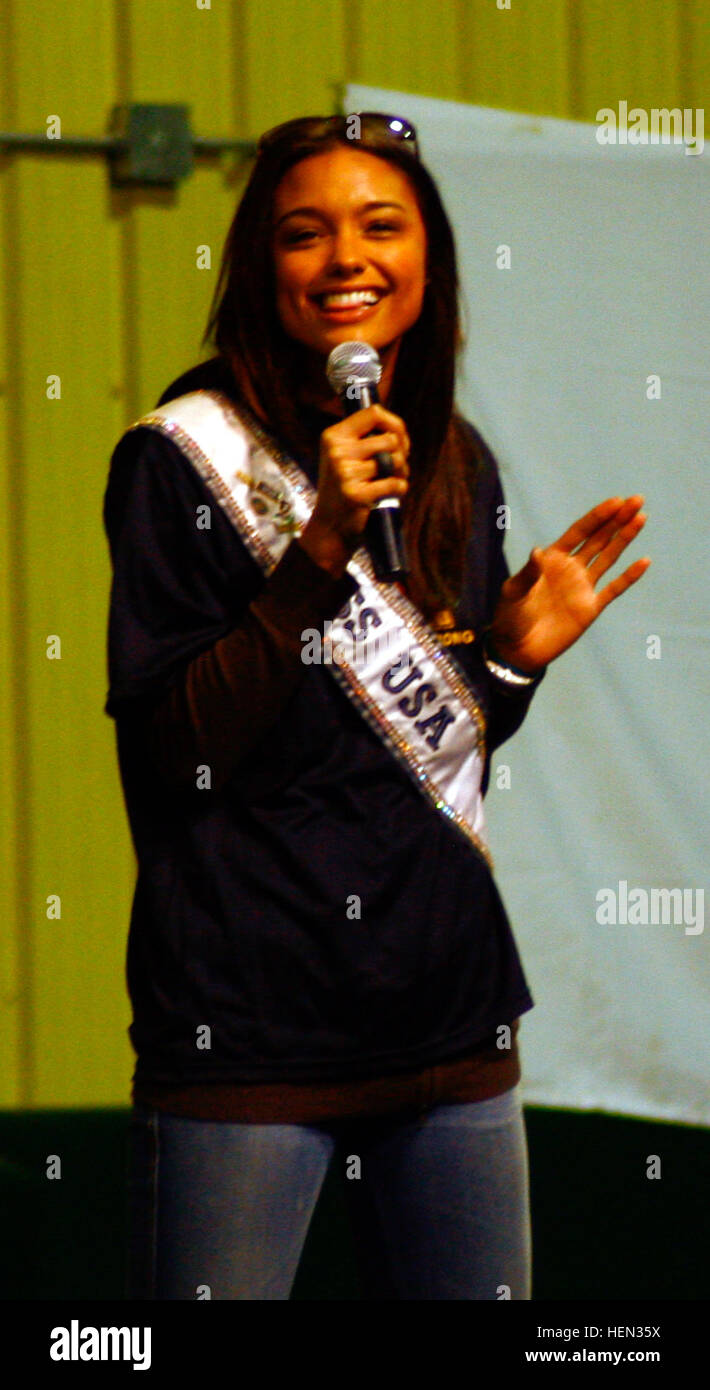 Miss Usa Rachel Smith Speaking To Service Members Stationed Overseas At Contingency Operating