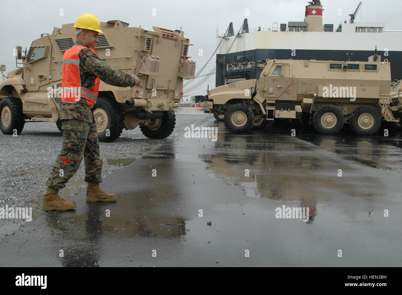 Savannah marines support mrap cargo operations hi-res stock photography ...