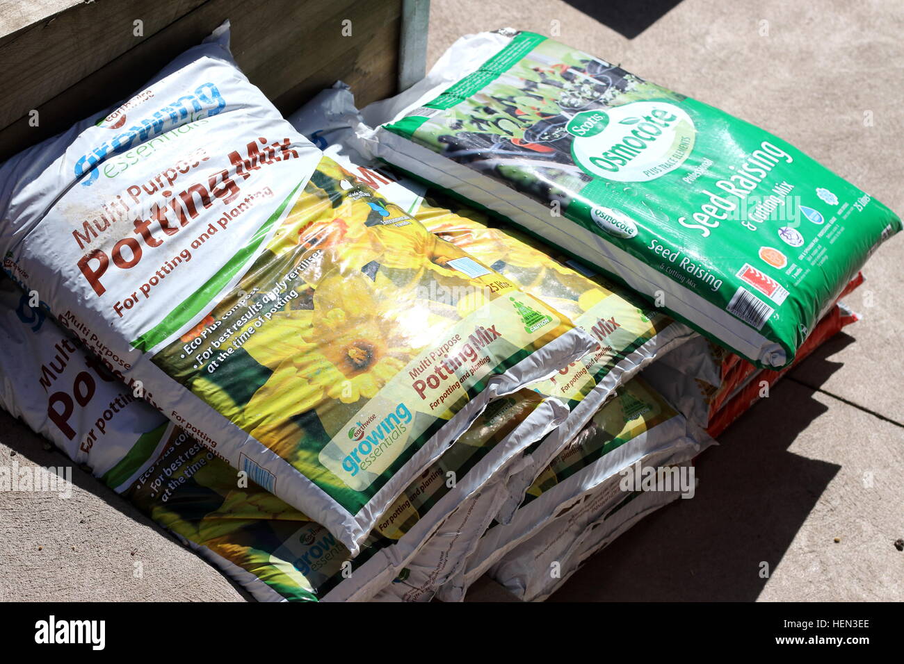 Potting mix hi-res stock photography and images - Alamy