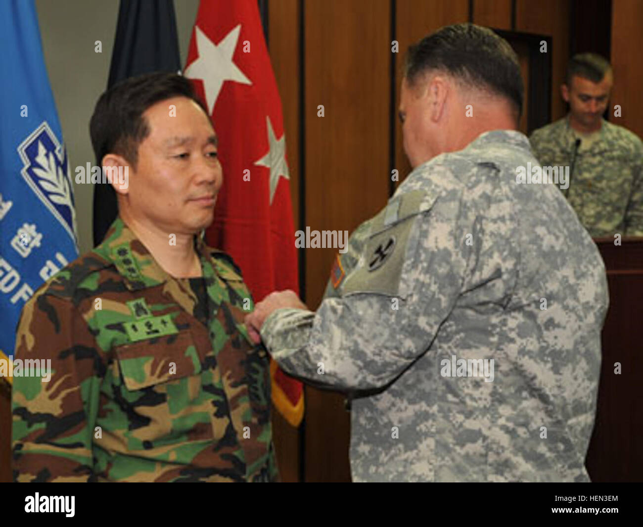 US Army 51708 South Korean colonel receives Bronze Star for Afghanistan ...