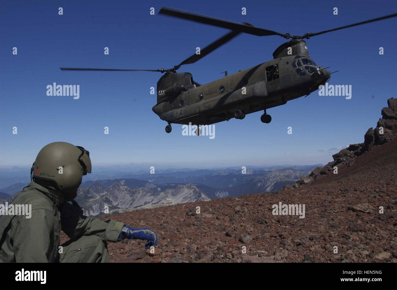 Mt Rainier CH-47 mountain resure training Stock Photo - Alamy