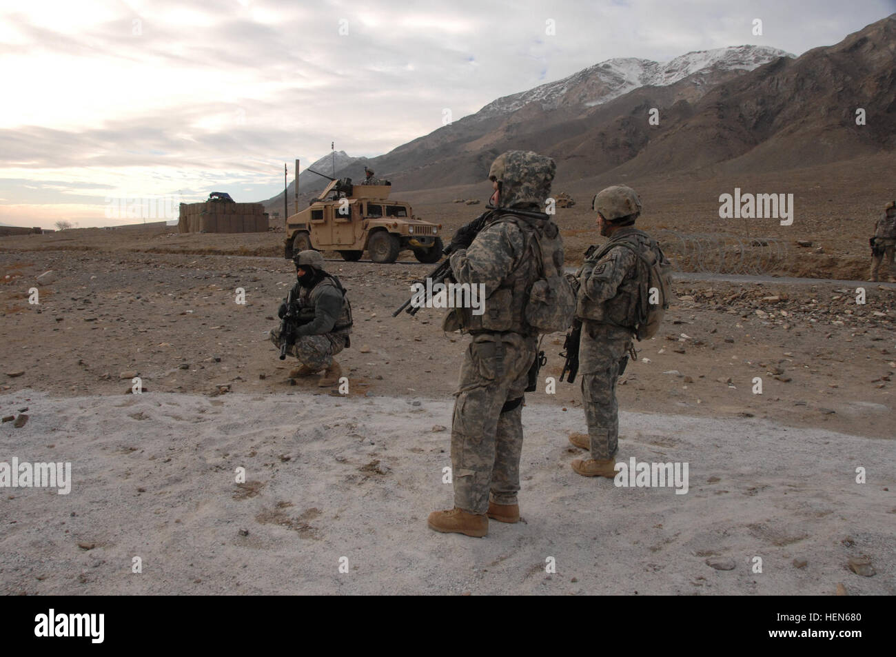 Soldiers from Bravo Company, Division Special Troops Battalion, Task ...