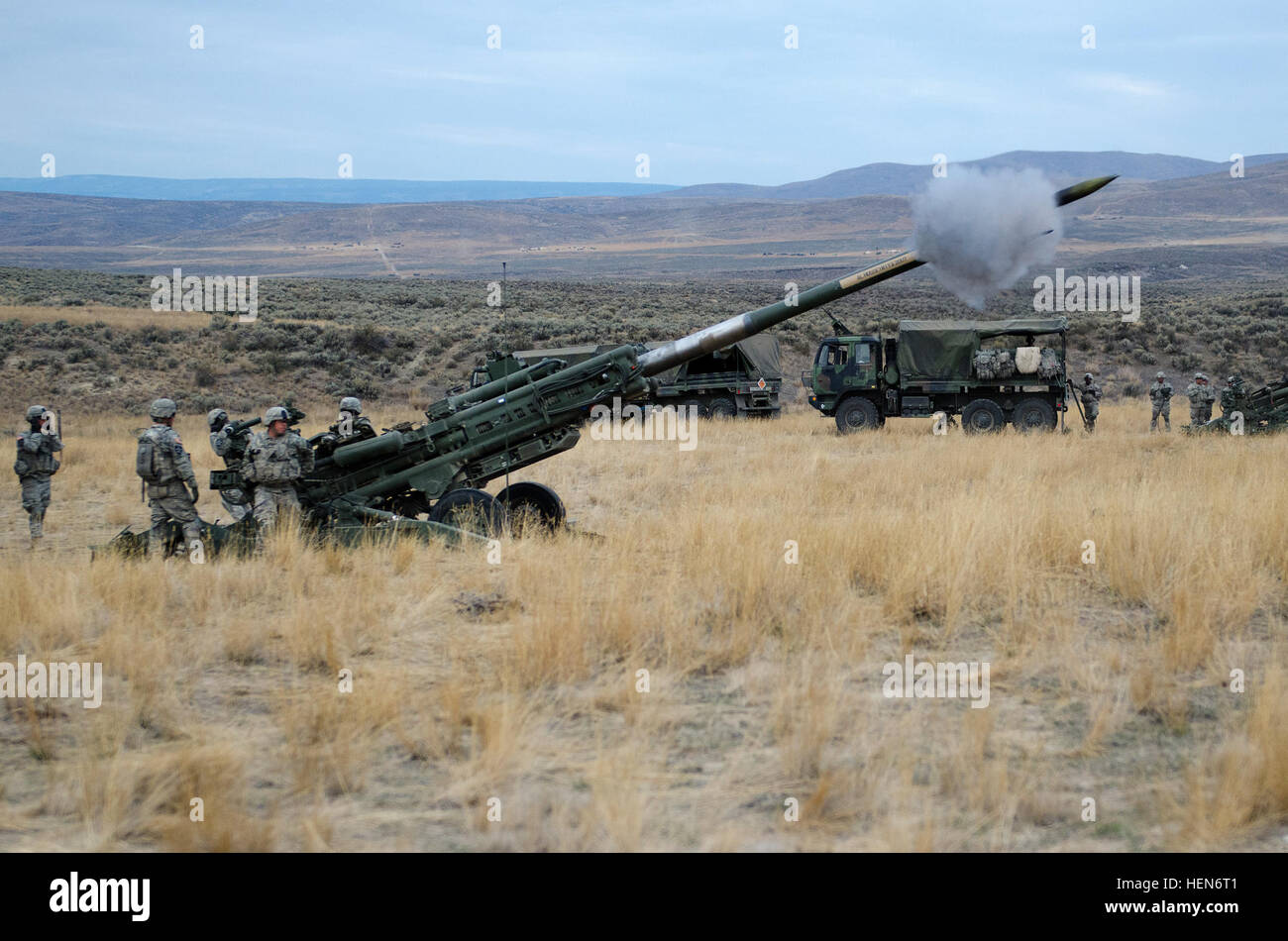 152 mm howitzer cannon hi-res stock photography and images - Alamy