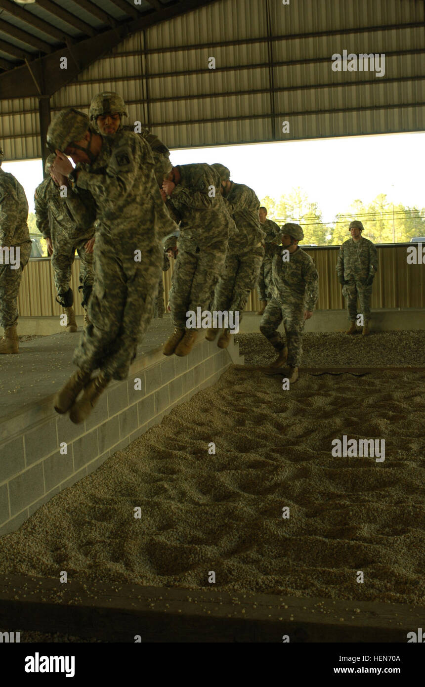 Soldiers from the XVIII Airborne Corps Special Troops Battalion ...