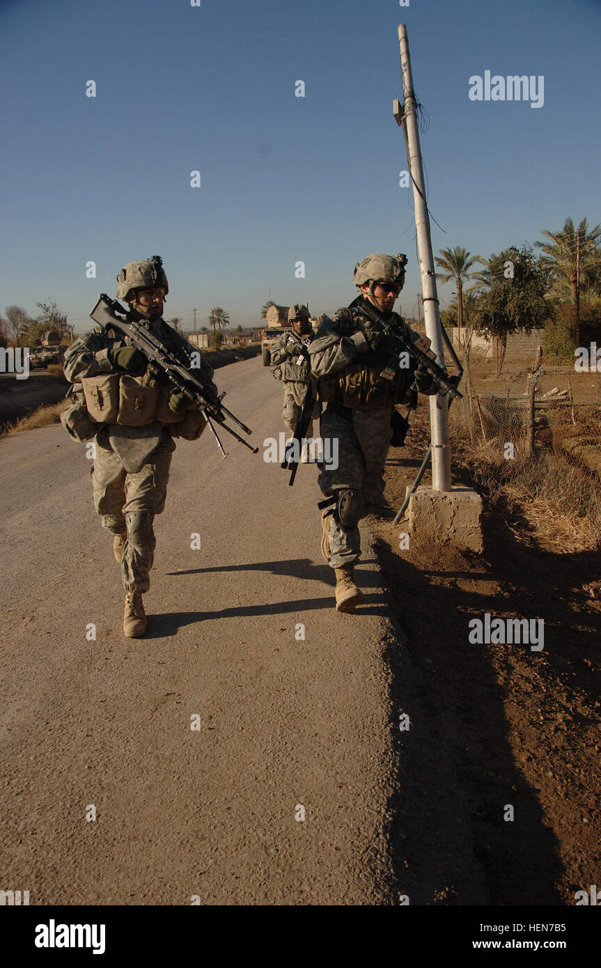 U.S. Army Soldiers from Blue Platoon, Baker Company, 1st Battalion ...
